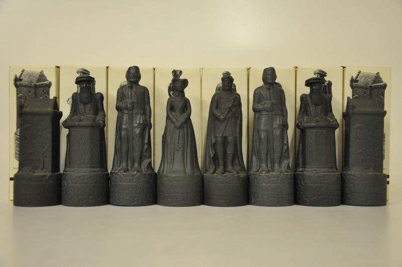 Beneagles The Thistle And The Rose Chess Set - Wade Porcelain Miniatur