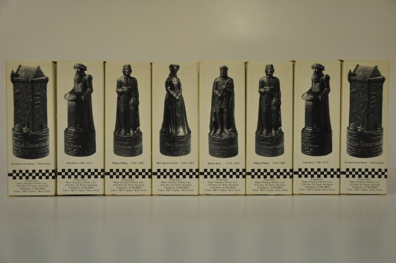 Beneagles The Thistle And The Rose Chess Set - Wade Porcelain Miniatur